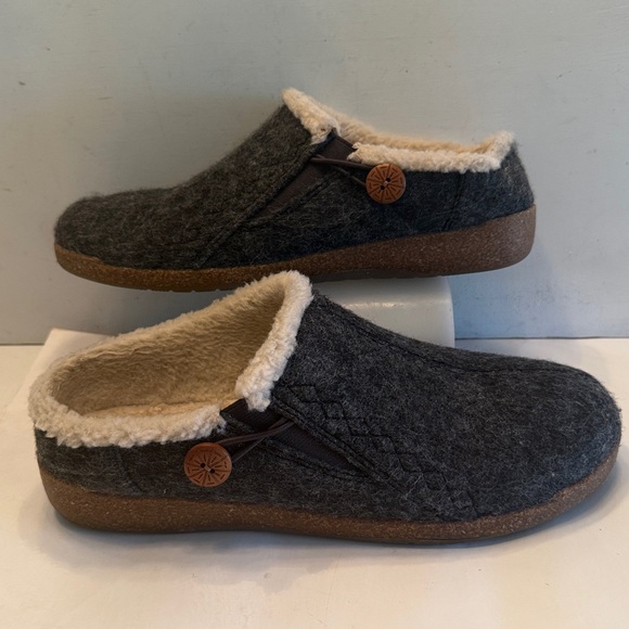 Earth Origins | Shoes | Earth Origins Grey Jana Slip On Clog Comfort ...